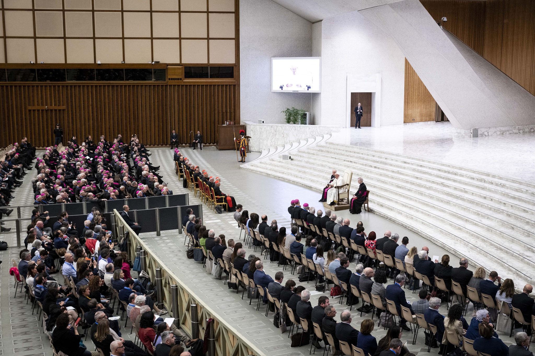 Assemblea generale della CEI 2023: il racconto di Mons. Alfano e Don ...